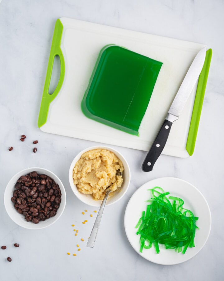 Chè Ba Màu (Vietnamese Three Color Dessert) | Savory Sweet Spoon