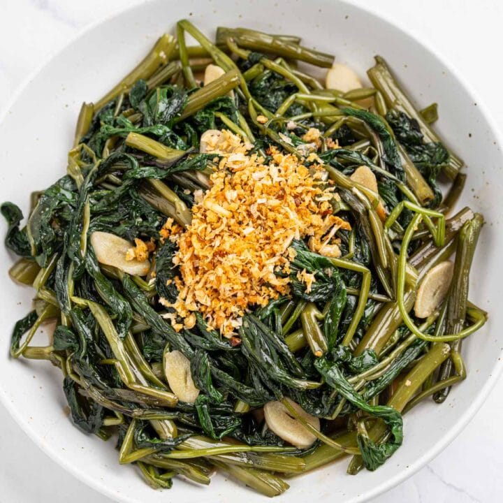 Rau Muống Xào Tỏi (Garlic Water Spinach) | Savory Sweet Spoon
